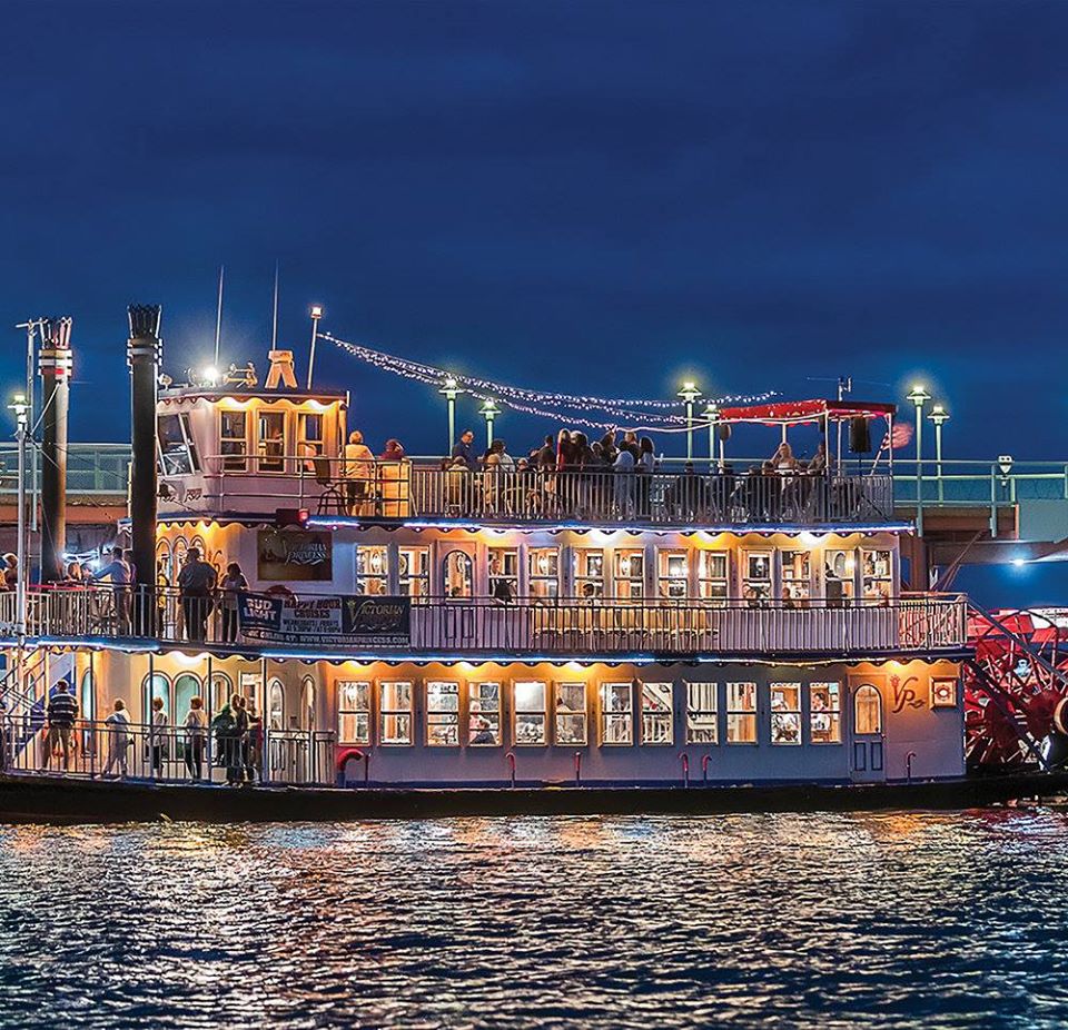 Moonlight Cruises in Lake Erie | Victorian Princess
